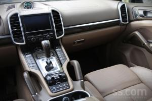 Blue Porsche Cayenne 2011 in Riga, with an engine capacity of 3.60 L and mileage of 191 thousand km for 13995 €, photo 10 on AUTOMOTO.COM.LV