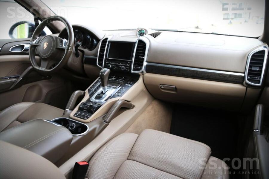 Blue Porsche Cayenne 2011 in Riga, with an engine capacity of 3.60 L and mileage of 191 thousand km for 13995 €, photo 11 on AUTOMOTO.COM.LV