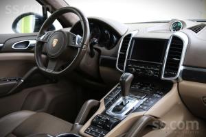 Blue Porsche Cayenne 2011 in Riga, with an engine capacity of 3.60 L and mileage of 191 thousand km for 13995 €, photo 12 on AUTOMOTO.COM.LV