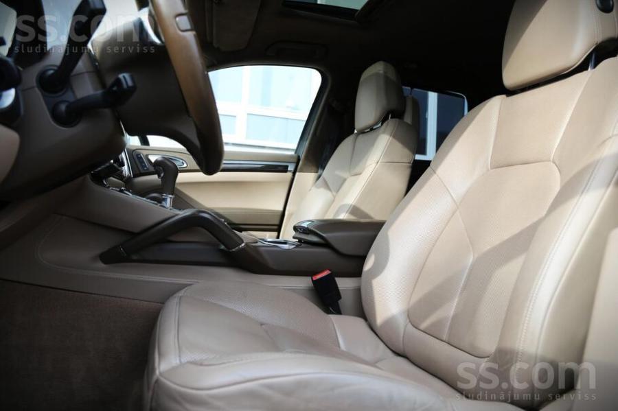 Blue Porsche Cayenne 2011 in Riga, with an engine capacity of 3.60 L and mileage of 191 thousand km for 13995 €, photo 13 on AUTOMOTO.COM.LV