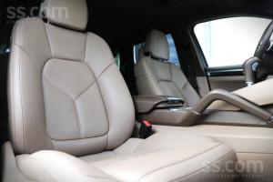 Blue Porsche Cayenne 2011 in Riga, with an engine capacity of 3.60 L and mileage of 191 thousand km for 13995 €, photo 14 on AUTOMOTO.COM.LV