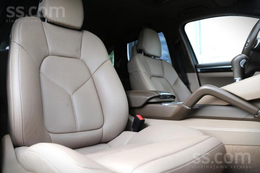 Blue Porsche Cayenne 2011 in Riga, with an engine capacity of 3.60 L and mileage of 191 thousand km for 13995 €, photo 14 on AUTOMOTO.COM.LV