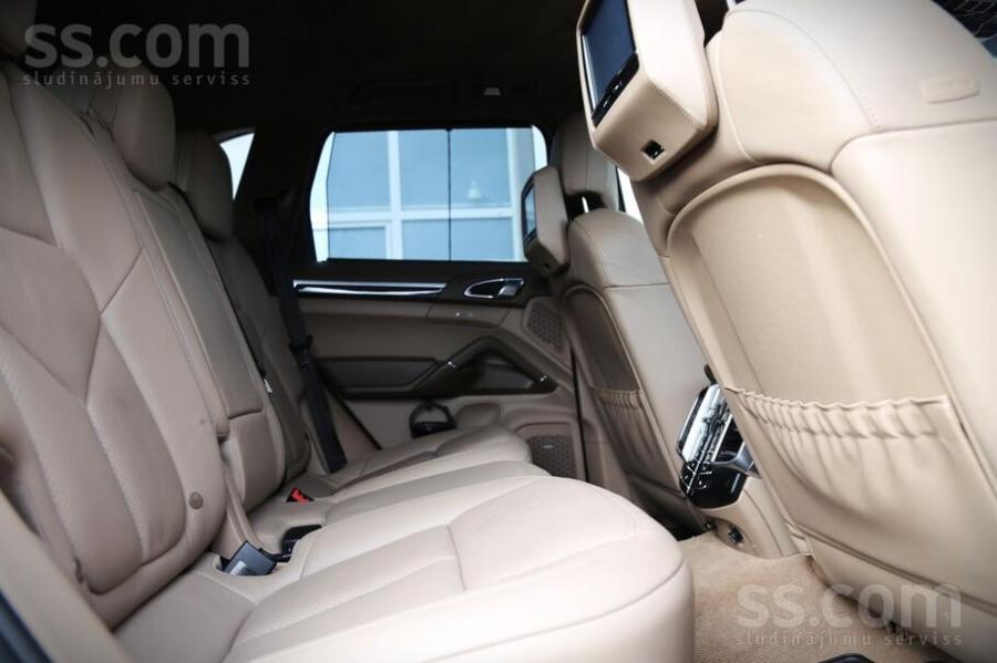 Blue Porsche Cayenne 2011 in Riga, with an engine capacity of 3.60 L and mileage of 191 thousand km for 13995 €, photo 17 on AUTOMOTO.COM.LV