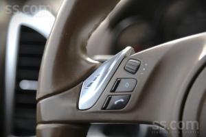 Blue Porsche Cayenne 2011 in Riga, with an engine capacity of 3.60 L and mileage of 191 thousand km for 13995 €, photo 22 on AUTOMOTO.COM.LV