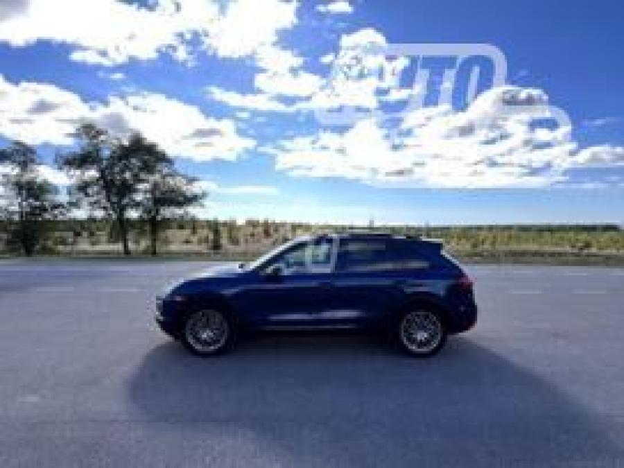 Blue Porsche Cayenne 2012 in Vilnius, with an engine capacity of 4.80 L and mileage of 184 thousand km for 14999 €, photo 3 on AUTOMOTO.COM.LV