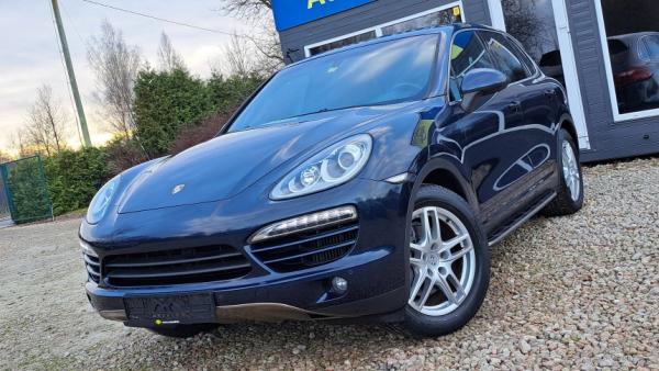 Blue Porsche Cayenne 2012 in Riga, with an engine capacity of 3.00 L and mileage of 275 thousand km for 15990 €, photo 1 on AUTOMOTO.COM.LV