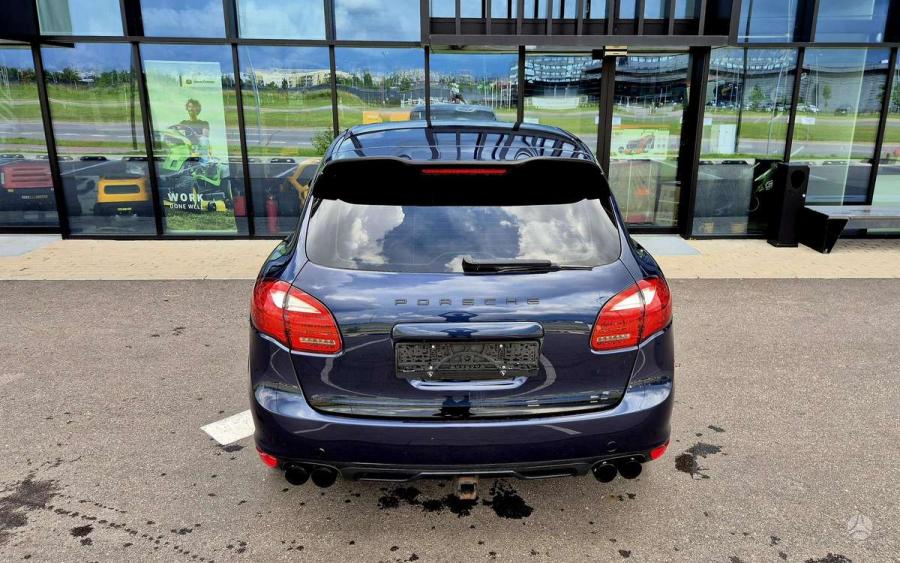 Blue Porsche Cayenne 2012 in Vilnius, with an engine capacity of 3.60 L and mileage of 280 thousand km for 9199 €, photo 9 on AUTOMOTO.COM.LV