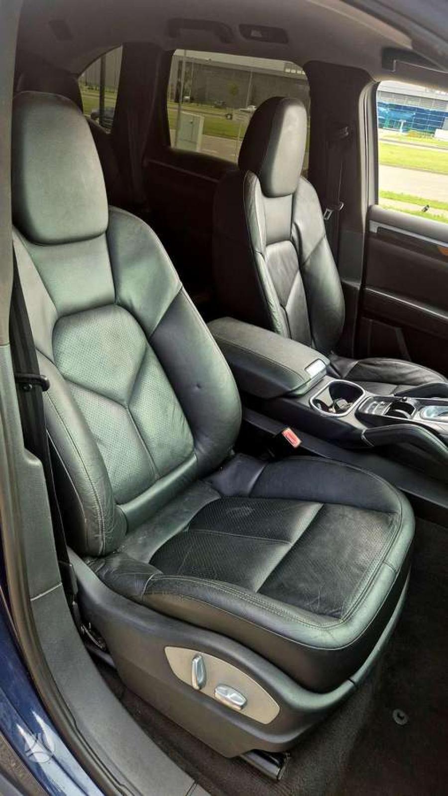 Blue Porsche Cayenne 2012 in Vilnius, with an engine capacity of 3.60 L and mileage of 280 thousand km for 9199 €, photo 12 on AUTOMOTO.COM.LV