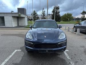 Blue Porsche Cayenne 2012 in Vilnius, with an engine capacity of 3.60 L and mileage of 300 thousand km for 8099 €, photo 3 on AUTOMOTO.COM.LV