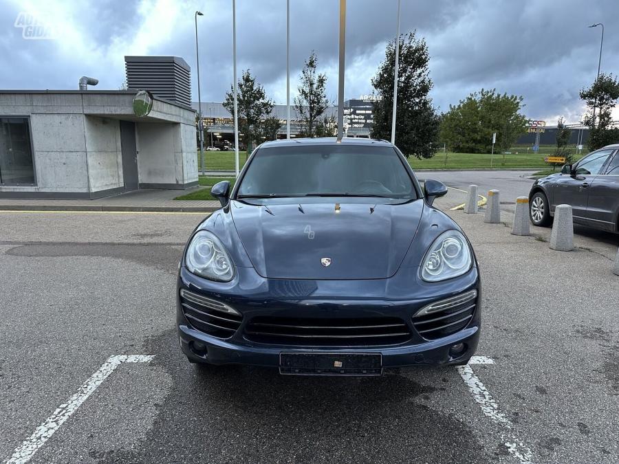 Blue Porsche Cayenne 2012 in Vilnius, with an engine capacity of 3.60 L and mileage of 300 thousand km for 8099 €, photo 3 on AUTOMOTO.COM.LV