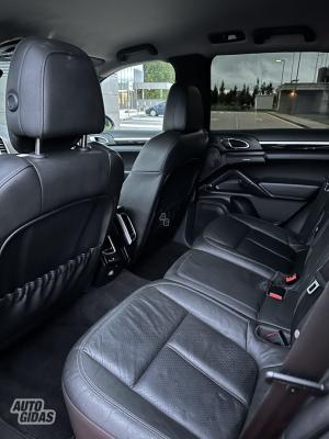 Blue Porsche Cayenne 2012 in Vilnius, with an engine capacity of 3.60 L and mileage of 300 thousand km for 8099 €, photo 9 on AUTOMOTO.COM.LV