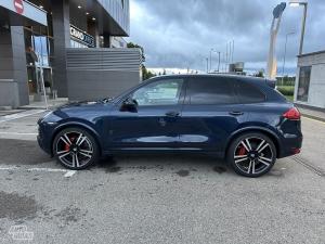 Blue Porsche Cayenne 2012 in Vilnius, with an engine capacity of 3.60 L and mileage of 300 thousand km for 8099 €, photo 12 on AUTOMOTO.COM.LV