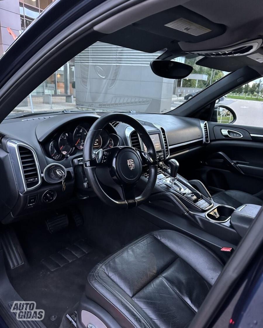 Blue Porsche Cayenne 2012 in Vilnius, with an engine capacity of 3.60 L and mileage of 300 thousand km for 8099 €, photo 14 on AUTOMOTO.COM.LV