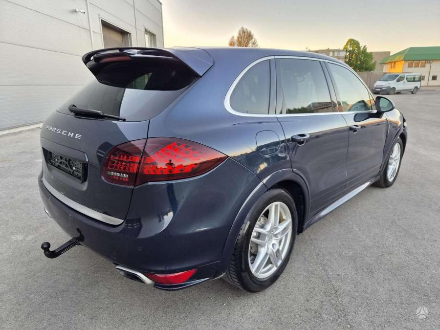 Zils Porsche Cayenne 2013 Mažeikiai, ar dzinēja tilpumu 4.13 L un nobraukumu 186 tūkst. km par 11900 €, foto 5 vietnē AUTOMOTO.COM.LV