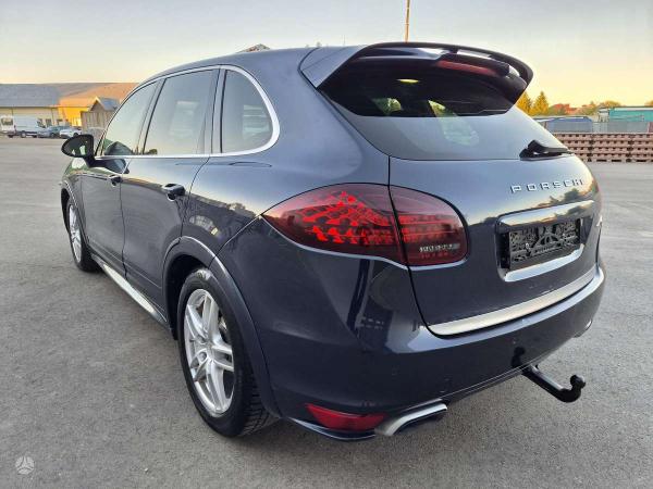 Zils Porsche Cayenne 2013 Mažeikiai, ar dzinēja tilpumu 4.13 L un nobraukumu 186 tūkst. km par 11900 €, foto 5 vietnē AUTOMOTO.COM.LV