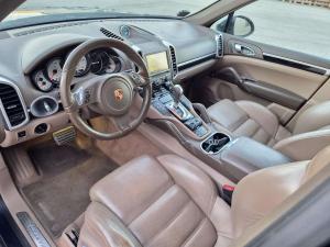 Zils Porsche Cayenne 2013 Mažeikiai, ar dzinēja tilpumu 4.13 L un nobraukumu 186 tūkst. km par 11900 €, foto 8 vietnē AUTOMOTO.COM.LV