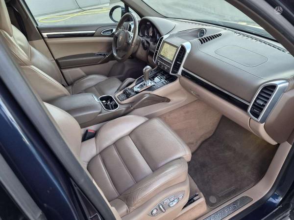 Zils Porsche Cayenne 2013 Mažeikiai, ar dzinēja tilpumu 4.13 L un nobraukumu 186 tūkst. km par 11900 €, foto 8 vietnē AUTOMOTO.COM.LV