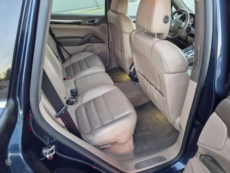 Zils Porsche Cayenne 2013 Mažeikiai, ar dzinēja tilpumu 4.13 L un nobraukumu 186 tūkst. km par 11900 €, foto 13 vietnē AUTOMOTO.COM.LV