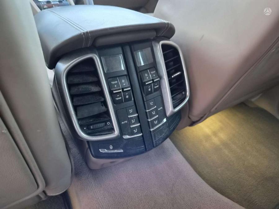 Zils Porsche Cayenne 2013 Mažeikiai, ar dzinēja tilpumu 4.13 L un nobraukumu 186 tūkst. km par 11900 €, foto 15 vietnē AUTOMOTO.COM.LV