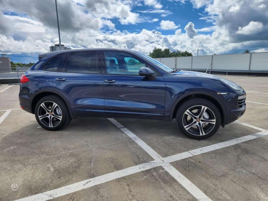 Zils Porsche Cayenne 2013 Šauļi, ar dzinēja tilpumu 4.13 L un nobraukumu 354 tūkst. km par 13900 €, foto 4 vietnē AUTOMOTO.COM.LV