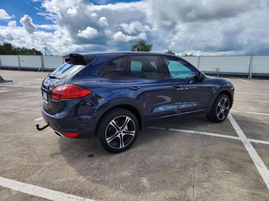 Zils Porsche Cayenne 2013 Šauļi, ar dzinēja tilpumu 4.13 L un nobraukumu 354 tūkst. km par 13900 €, foto 5 vietnē AUTOMOTO.COM.LV