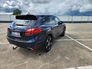 Zils Porsche Cayenne 2013 Šauļi, ar dzinēja tilpumu 4.13 L un nobraukumu 354 tūkst. km par 13900 €, foto 9 vietnē AUTOMOTO.COM.LV