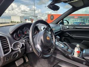 Zils Porsche Cayenne 2013 Šauļi, ar dzinēja tilpumu 4.13 L un nobraukumu 354 tūkst. km par 13900 €, foto 12 vietnē AUTOMOTO.COM.LV