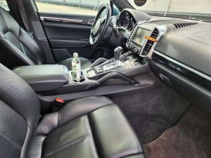 Zils Porsche Cayenne 2013 Šauļi, ar dzinēja tilpumu 4.13 L un nobraukumu 354 tūkst. km par 13900 €, foto 14 vietnē AUTOMOTO.COM.LV