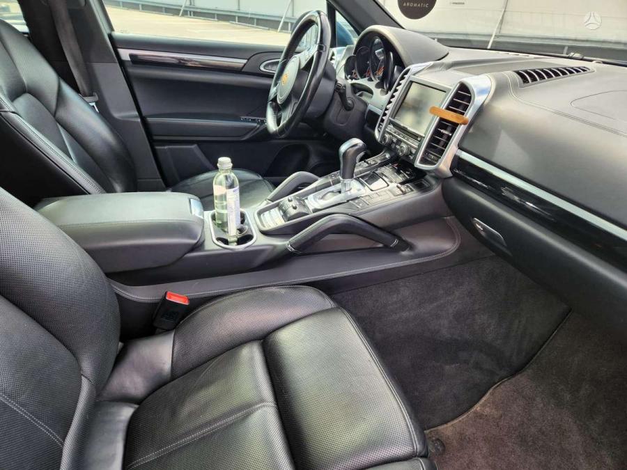 Zils Porsche Cayenne 2013 Šauļi, ar dzinēja tilpumu 4.13 L un nobraukumu 354 tūkst. km par 13900 €, foto 14 vietnē AUTOMOTO.COM.LV