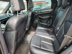 Zils Porsche Cayenne 2013 Šauļi, ar dzinēja tilpumu 4.13 L un nobraukumu 354 tūkst. km par 13900 €, foto 15 vietnē AUTOMOTO.COM.LV