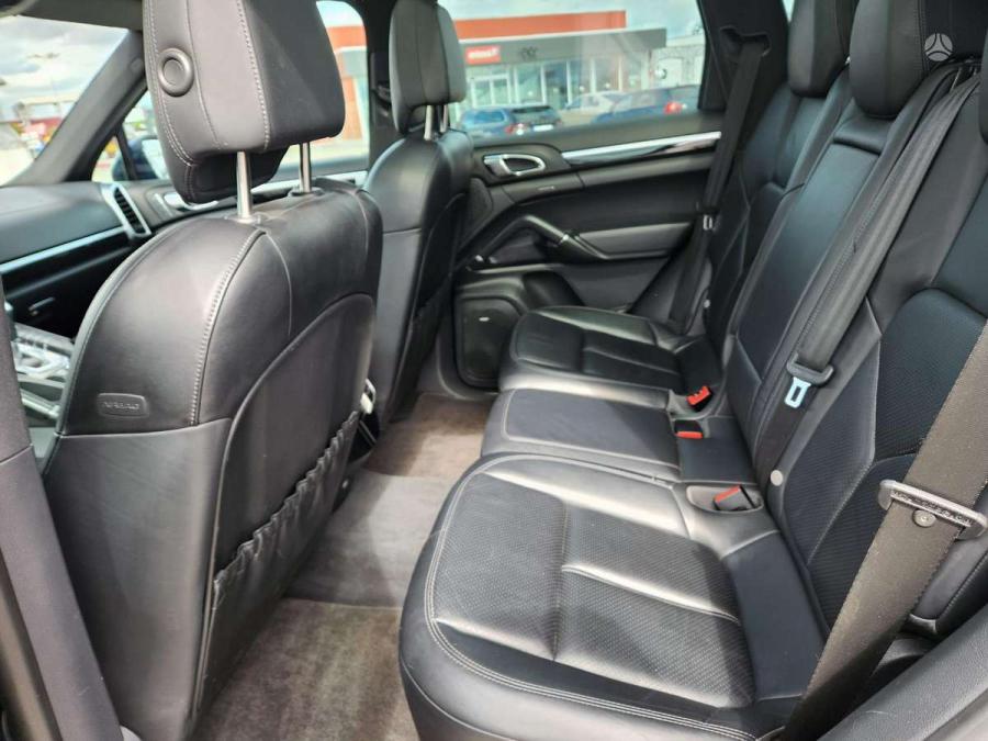 Zils Porsche Cayenne 2013 Šauļi, ar dzinēja tilpumu 4.13 L un nobraukumu 354 tūkst. km par 13900 €, foto 15 vietnē AUTOMOTO.COM.LV
