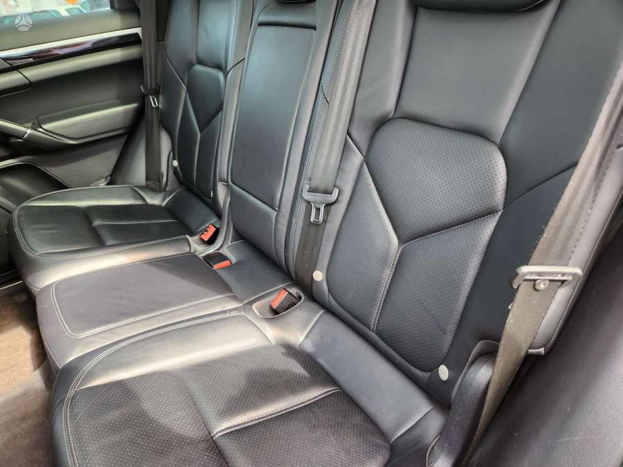 Zils Porsche Cayenne 2013 Šauļi, ar dzinēja tilpumu 4.13 L un nobraukumu 354 tūkst. km par 13900 €, foto 16 vietnē AUTOMOTO.COM.LV