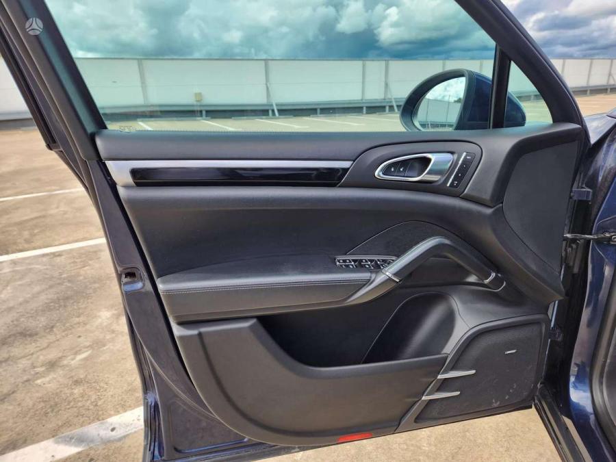 Zils Porsche Cayenne 2013 Šauļi, ar dzinēja tilpumu 4.13 L un nobraukumu 354 tūkst. km par 13900 €, foto 18 vietnē AUTOMOTO.COM.LV