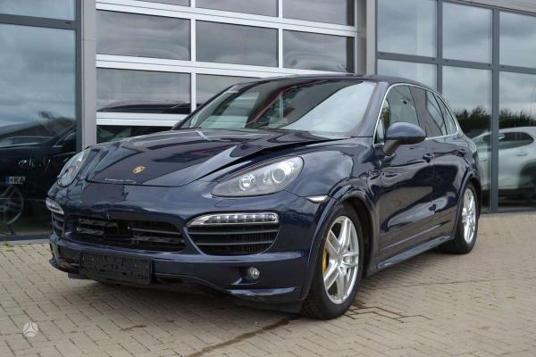 Zils Porsche Cayenne 2013 Viļņa, ar dzinēja tilpumu 4.13 L un nobraukumu 186 tūkst. km par 12900 €, foto 2 vietnē AUTOMOTO.COM.LV