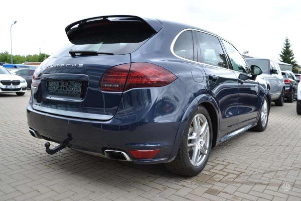 Zils Porsche Cayenne 2013 Viļņa, ar dzinēja tilpumu 4.13 L un nobraukumu 186 tūkst. km par 12900 €, foto 10 vietnē AUTOMOTO.COM.LV