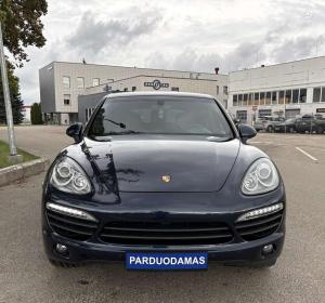 Blue Porsche Cayenne 2013 in Panevezys, with an engine capacity of 4.13 L and mileage of 335 thousand km for 16300 €, photo 3 on AUTOMOTO.COM.LV