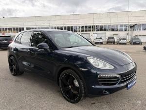 Blue Porsche Cayenne 2013 in Panevezys, with an engine capacity of 4.13 L and mileage of 335 thousand km for 16300 €, photo 4 on AUTOMOTO.COM.LV