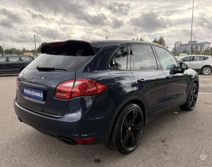 Blue Porsche Cayenne 2013 in Panevezys, with an engine capacity of 4.13 L and mileage of 335 thousand km for 16300 €, photo 5 on AUTOMOTO.COM.LV