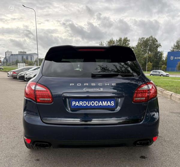 Porsche Cayenne 2013 Panevēža vietnē Zils Porsche Cayenne 2013 Panevēža, ar dzinēja tilpumu 4.13 L un nobraukumu 335 tūkst. km par 16300 €, foto 6 vietnē AUTOMOTO.COM.LV