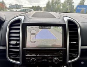Blue Porsche Cayenne 2013 in Panevezys, with an engine capacity of 4.13 L and mileage of 335 thousand km for 16300 €, photo 18 on AUTOMOTO.COM.LV