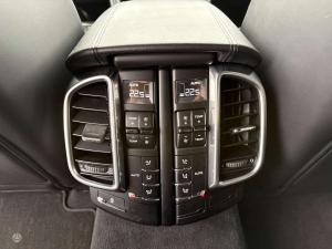 Blue Porsche Cayenne 2013 in Panevezys, with an engine capacity of 4.13 L and mileage of 335 thousand km for 16300 €, photo 24 on AUTOMOTO.COM.LV