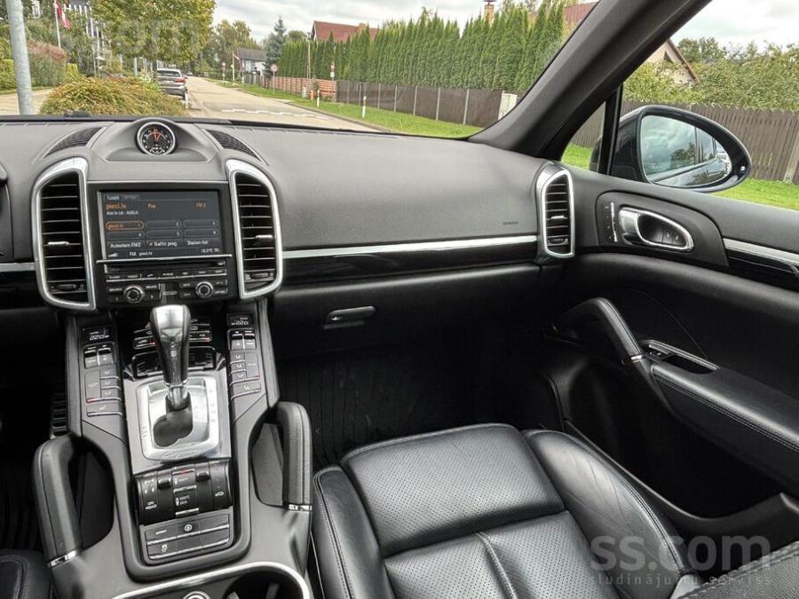 Zils Porsche Cayenne 2014 Rīga, ar dzinēja tilpumu 4.20 L un nobraukumu 322 tūkst. km par 27500 €, foto 11 vietnē AUTOMOTO.COM.LV