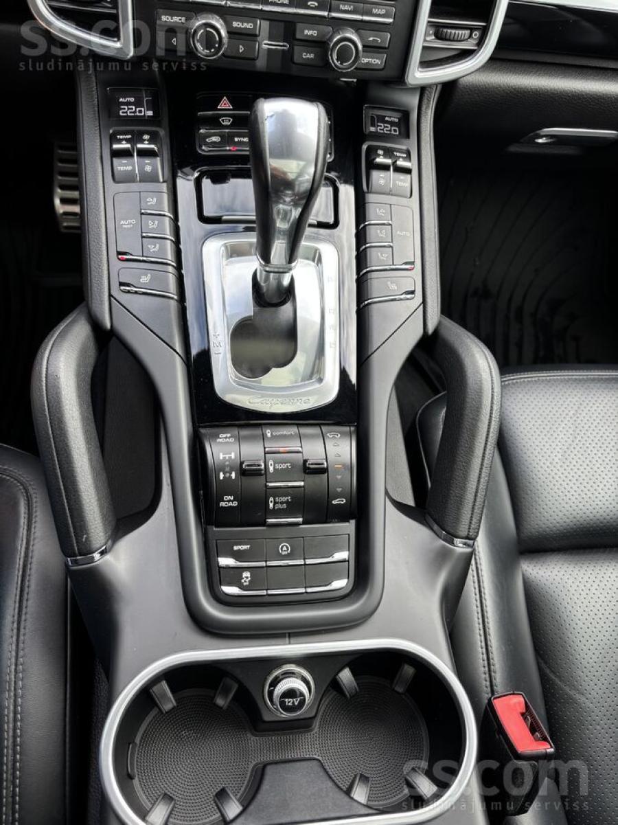 Zils Porsche Cayenne 2014 Rīga, ar dzinēja tilpumu 4.20 L un nobraukumu 322 tūkst. km par 27500 €, foto 16 vietnē AUTOMOTO.COM.LV