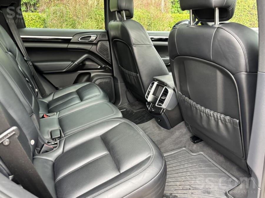 Zils Porsche Cayenne 2014 Rīga, ar dzinēja tilpumu 4.20 L un nobraukumu 322 tūkst. km par 27500 €, foto 24 vietnē AUTOMOTO.COM.LV