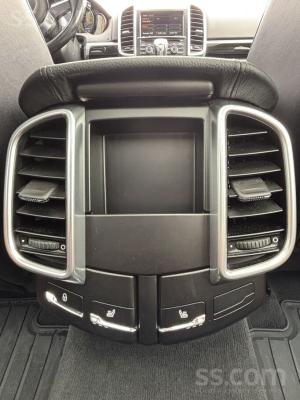 Zils Porsche Cayenne 2014 Rīga, ar dzinēja tilpumu 4.20 L un nobraukumu 322 tūkst. km par 27500 €, foto 25 vietnē AUTOMOTO.COM.LV