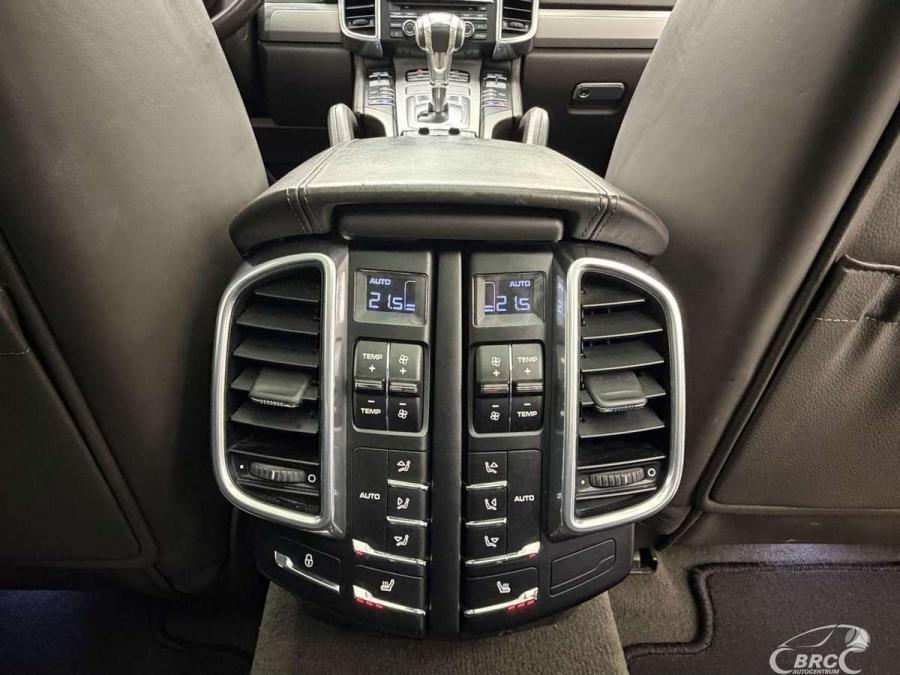 Zils Porsche Cayenne 2015 Viļņa, ar dzinēja tilpumu 4.81 L un nobraukumu 126 tūkst. km par 26900 €, foto 16 vietnē AUTOMOTO.COM.LV