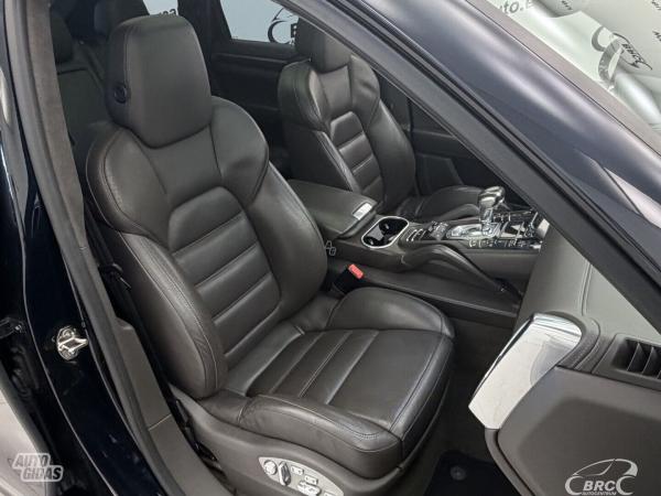 Blue Porsche Cayenne 2015 in Avizieniai, with an engine capacity of 4.80 L and mileage of 130 thousand km for 26900 €, photo 7 on AUTOMOTO.COM.LV