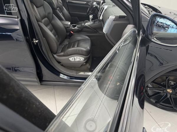 Blue Porsche Cayenne 2015 in Avizieniai, with an engine capacity of 4.80 L and mileage of 130 thousand km for 26900 €, photo 9 on AUTOMOTO.COM.LV