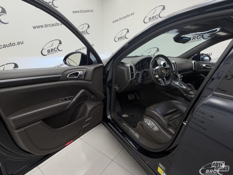 Синий Порше Каен 2015 в Авиженяй, объемом двигателя 4.80 л и пробегом 130 тыс. км за 26900 €, фото 23 на AUTOMOTO.COM.LV
