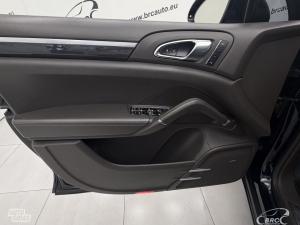 Синий Порше Каен 2015 в Авиженяй, объемом двигателя 4.80 л и пробегом 130 тыс. км за 26900 €, фото 24 на AUTOMOTO.COM.LV